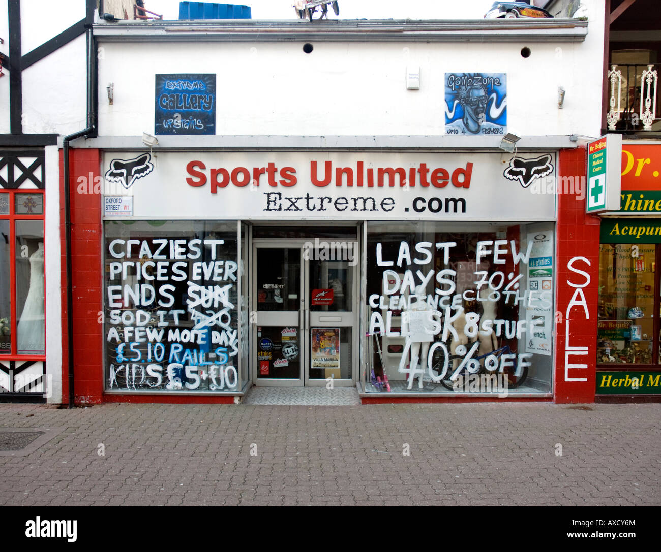 Closing down shop in street Stock Photo - Alamy