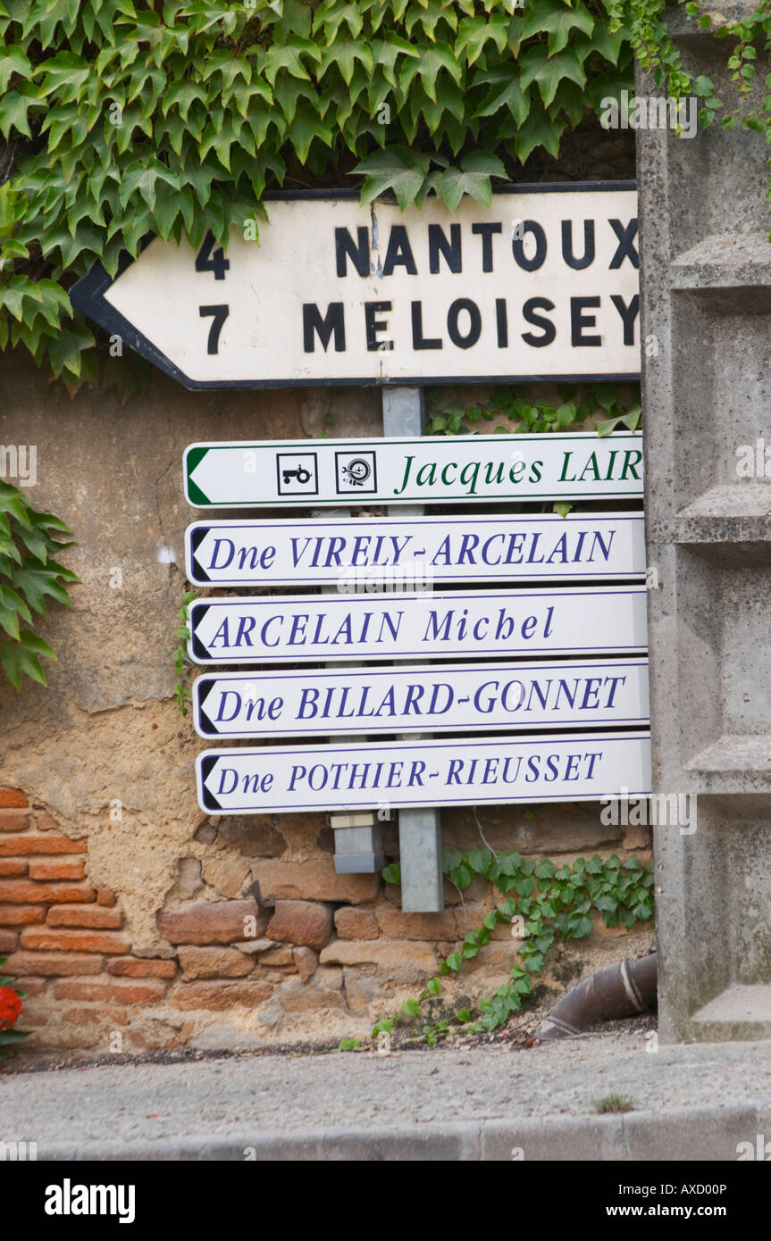 Burgundy road signs hi-res stock photography and images - Alamy