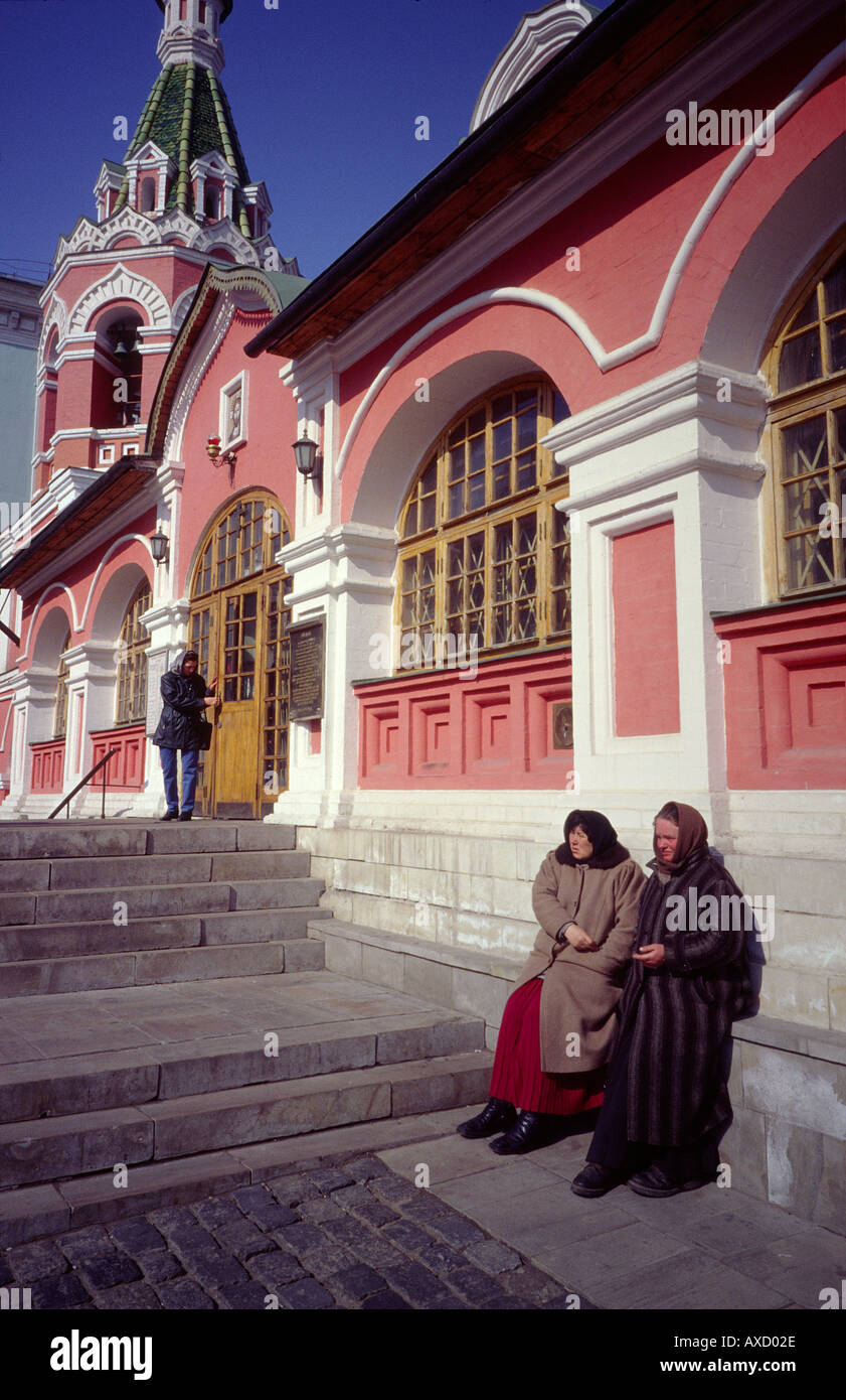Women begging hi-res stock photography and images - Alamy