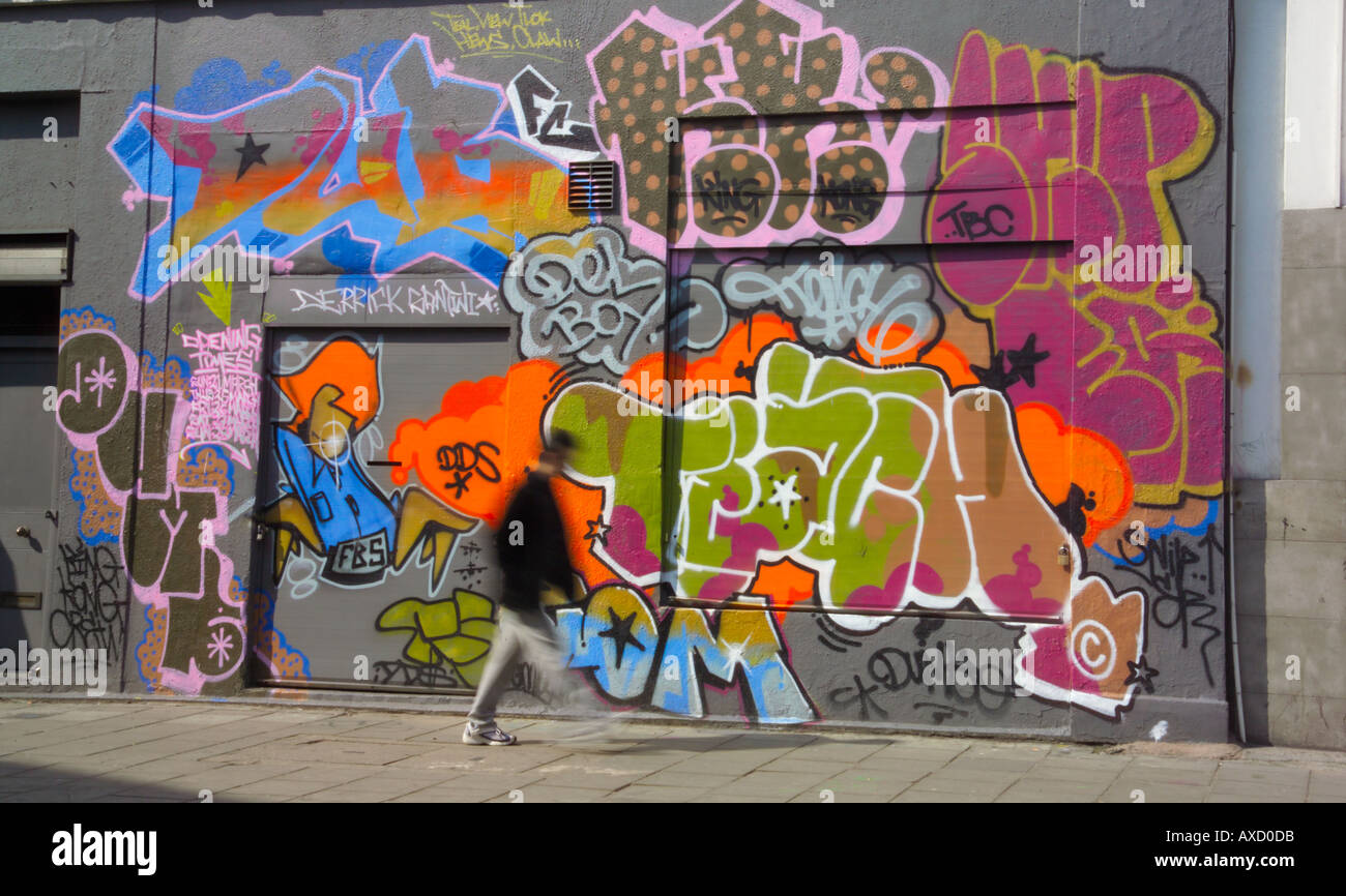graffiti on walls Stock Photo - Alamy