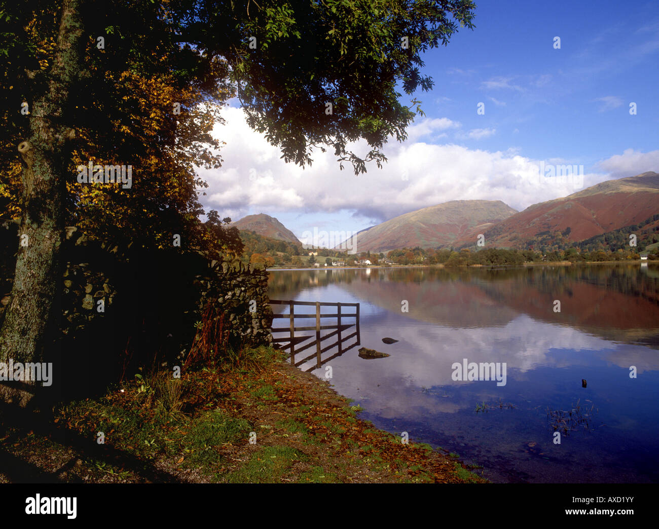 Grasmere - Autumn lakeside scene Stock Photo - Alamy