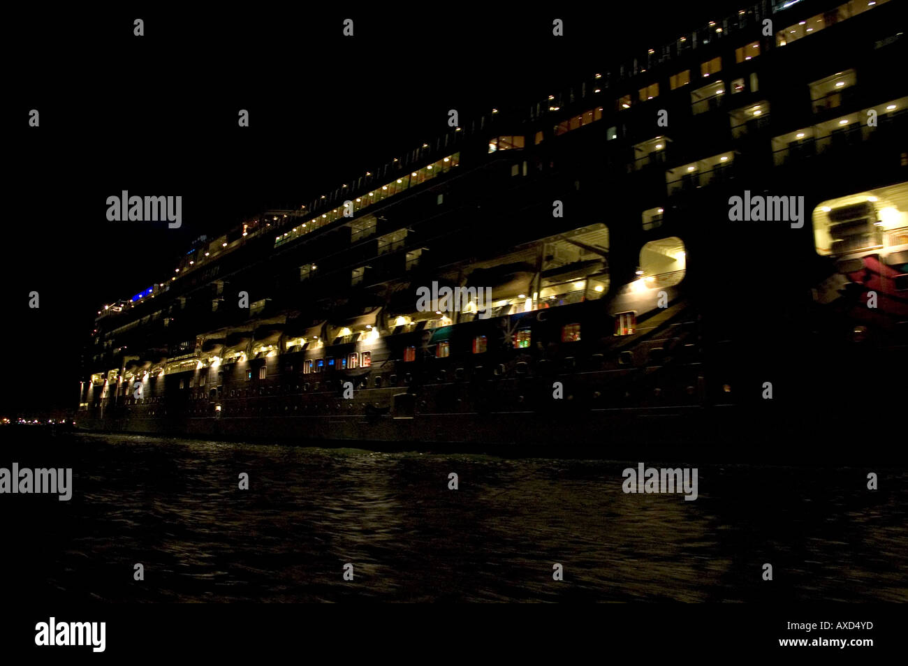 cruise ship at night Stock Photo - Alamy