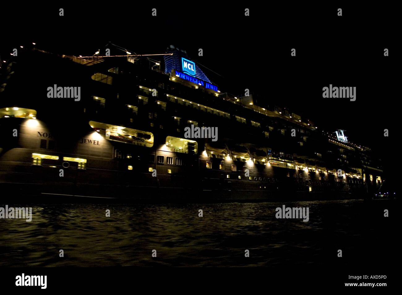 cruise ship at night Stock Photo - Alamy