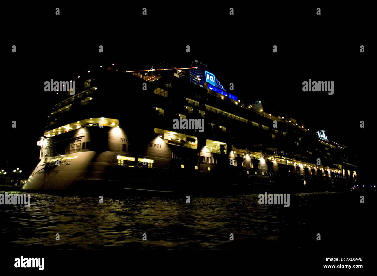 cruise ship at night Stock Photo - Alamy