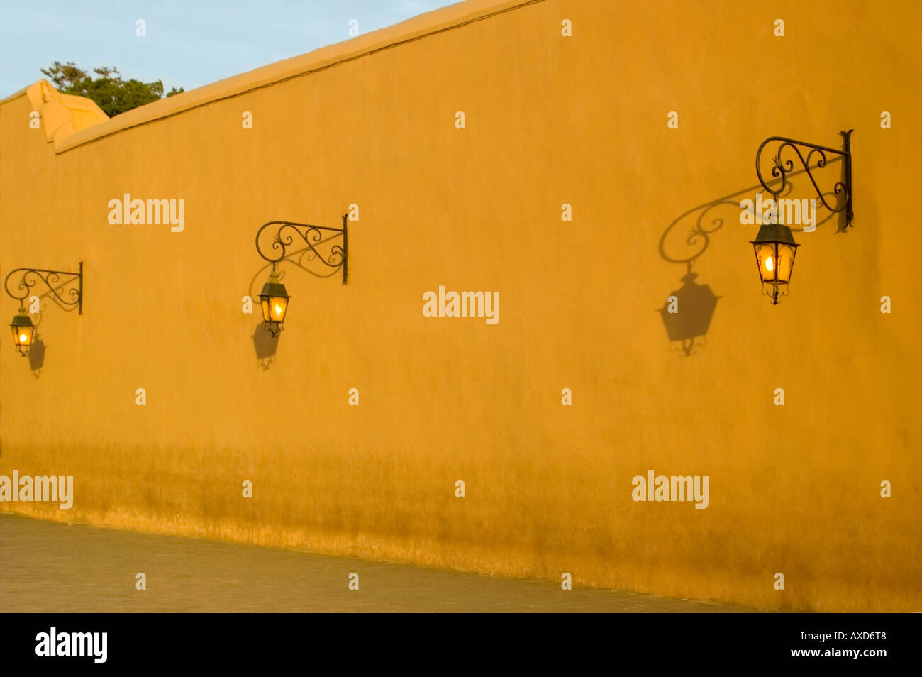 Old fashioned street hi-res stock photography and images - Alamy
