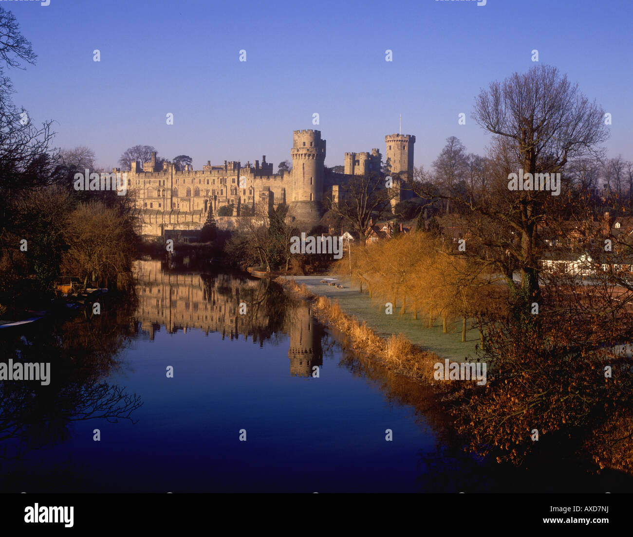 Autumn reflections of Warwick Castle in the River Avon Stock Photo - Alamy