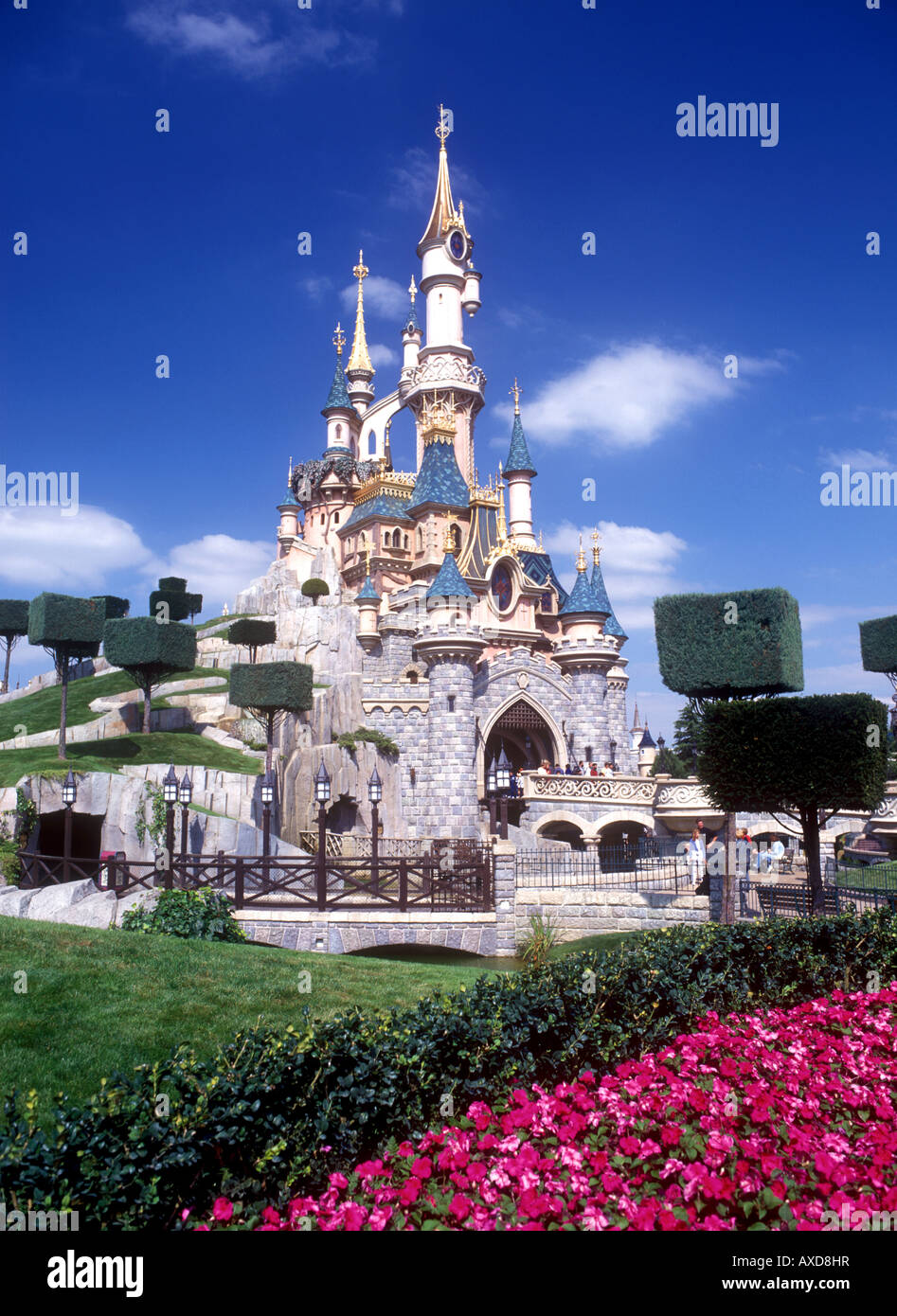 Disneyland Paris - Fantasyland, Sleeping Beauty's Castle (Copyright ...