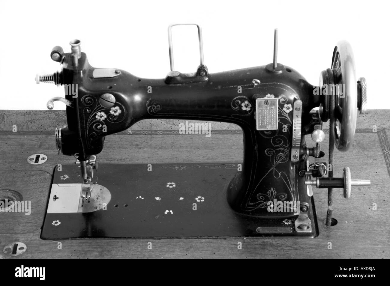 old sewing machine Stock Photo - Alamy
