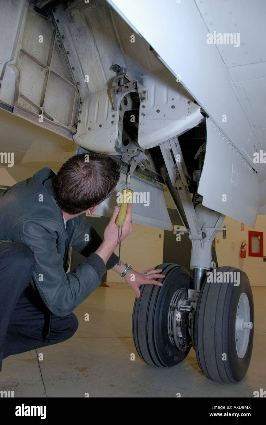 Main landing gear hi-res stock photography and images - Alamy