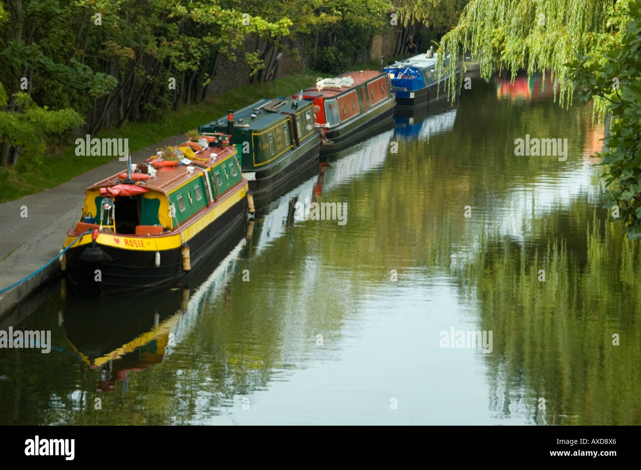 Stationary canal narrow boats hi-res stock photography and images - Alamy
