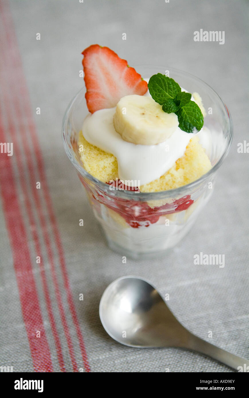 Trifle glass hi-res stock photography and images - Alamy
