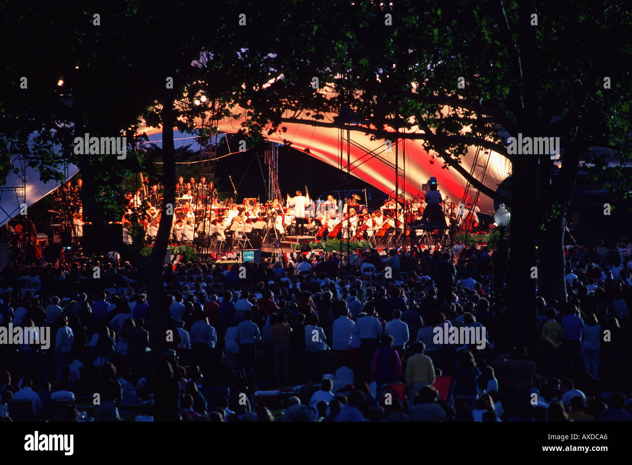 Outdoor orchestra hi-res stock photography and images - Alamy