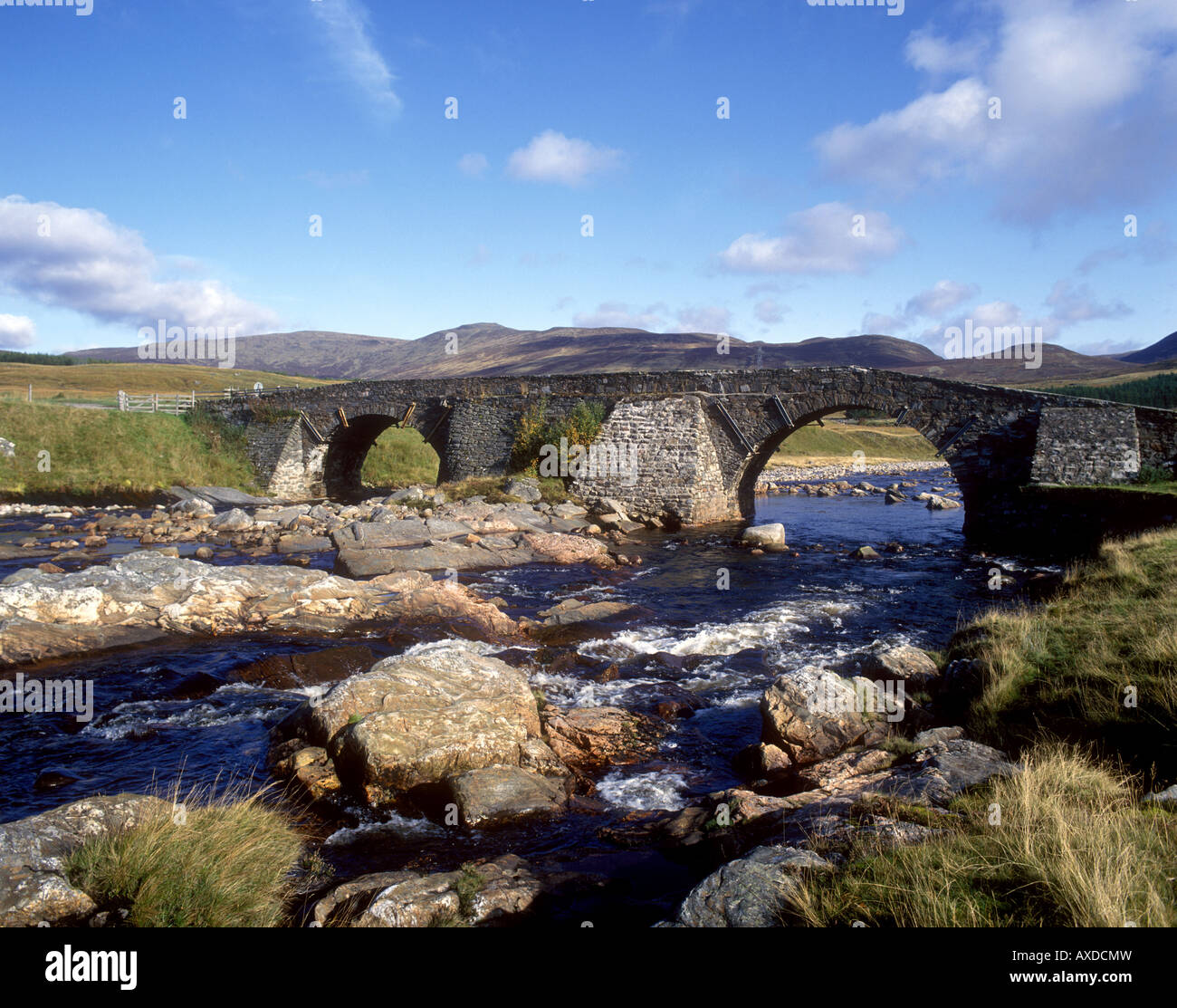 View of Garva Bridge crossing the River Spey Stock Photo - Alamy