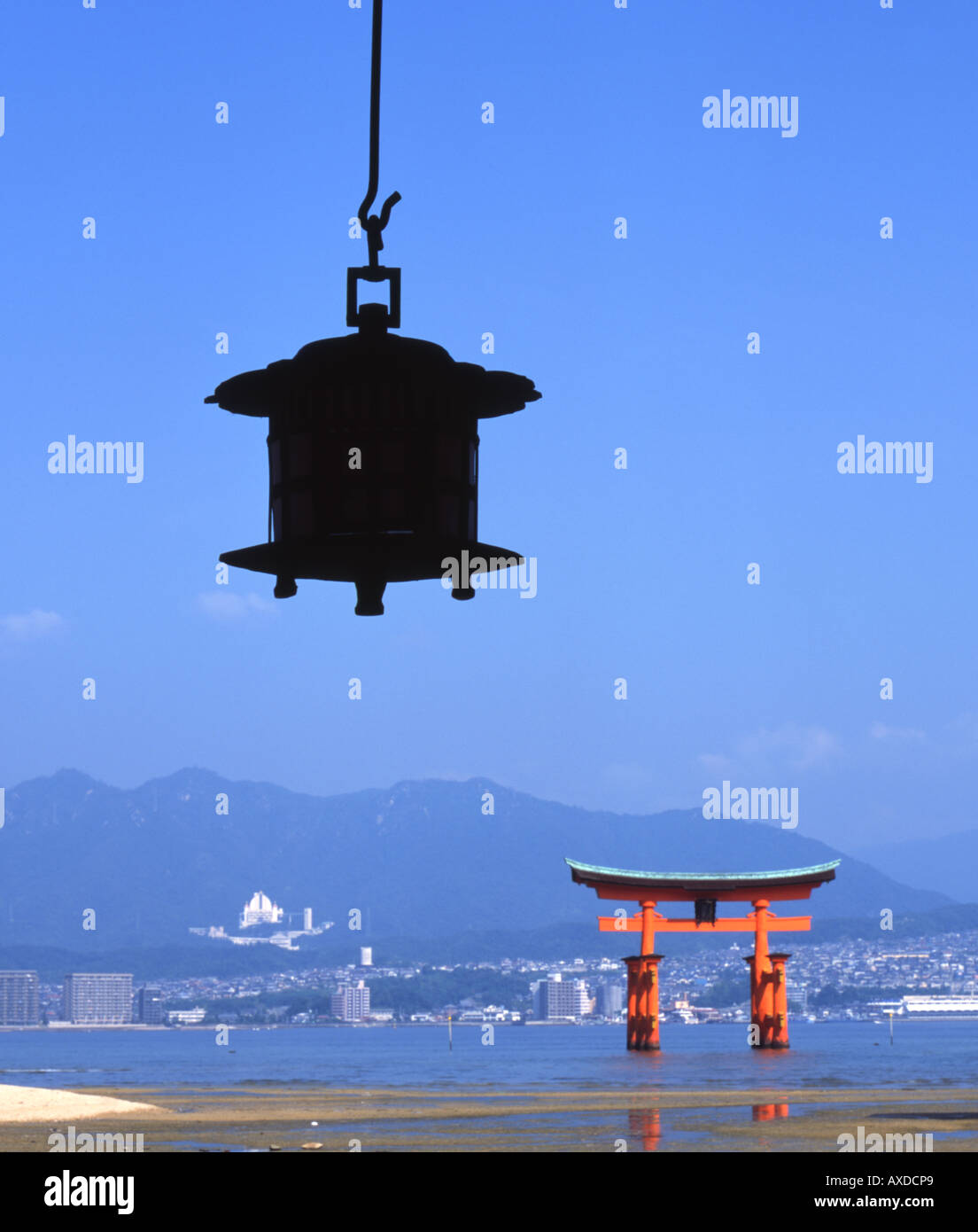 The floating torii gate at Itsukushima Shrine, Miyajima Island ...