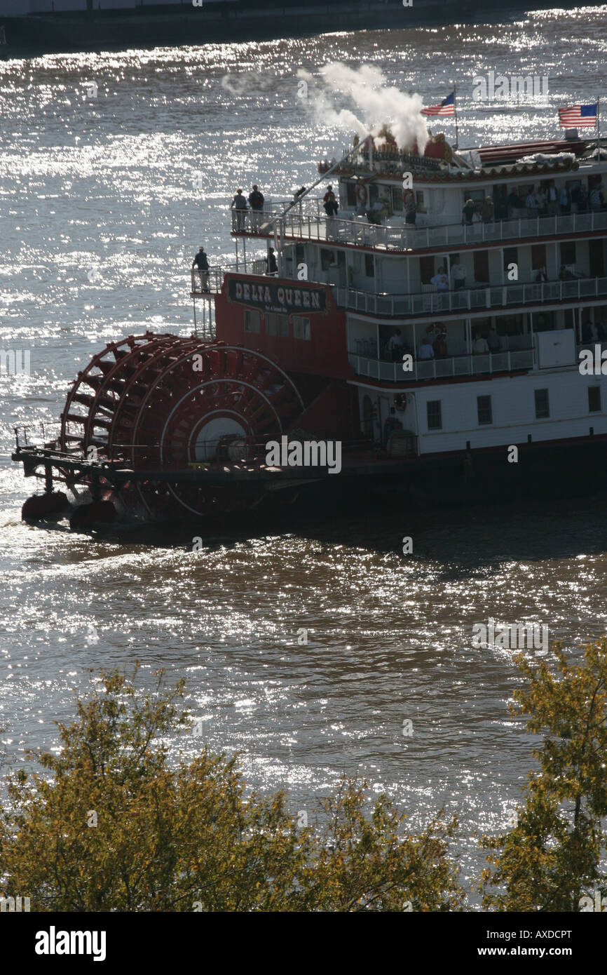 delta queen riverboat paddlewheel ohio river cincinnati Stock Photo - Alamy