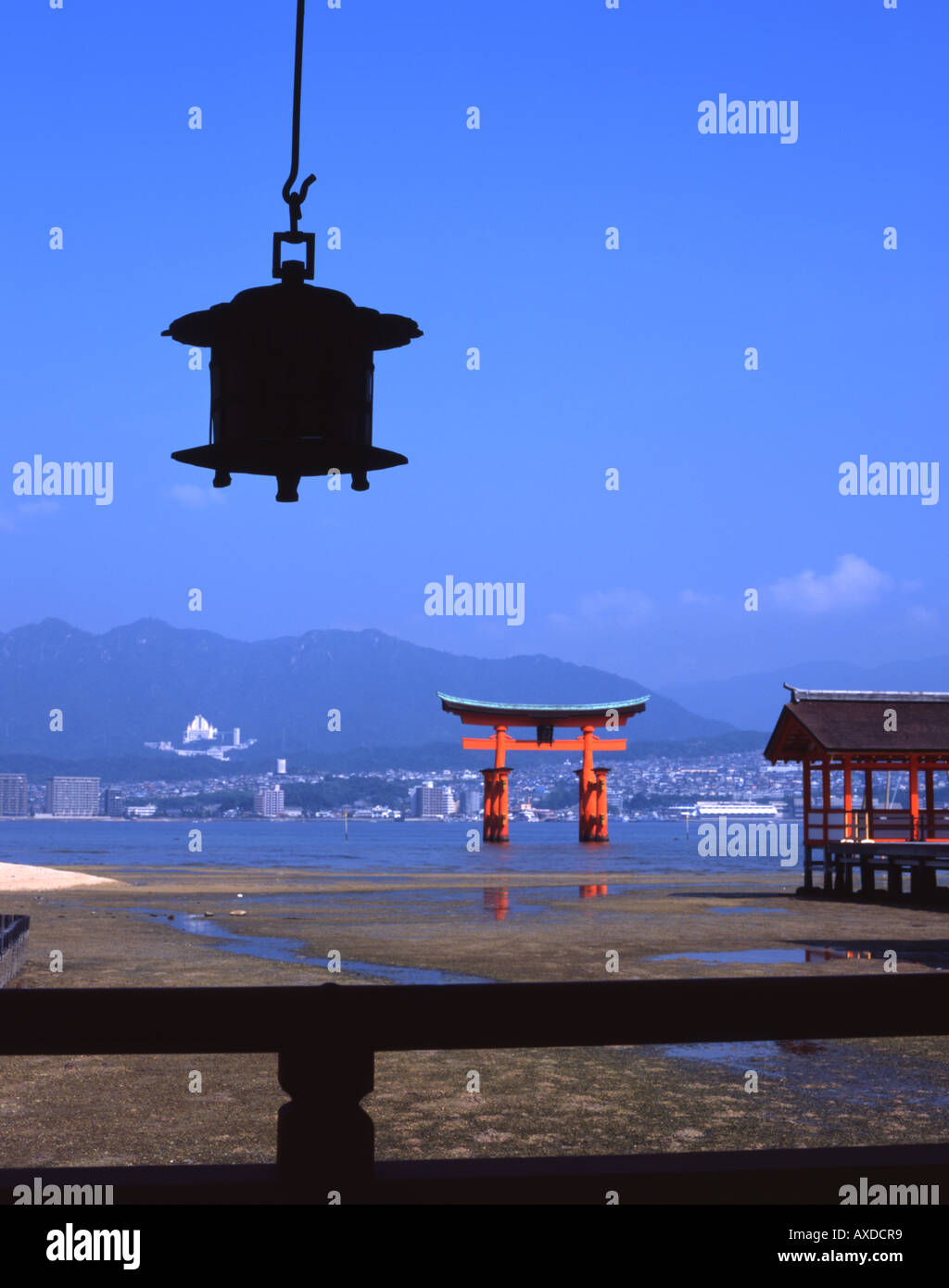 The floating torii gate at Itsukushima Shrine, Miyajima Island ...