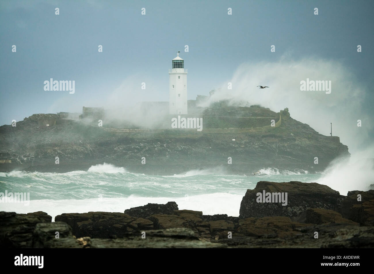 Lighthouse storm waves hi-res stock photography and images - Alamy