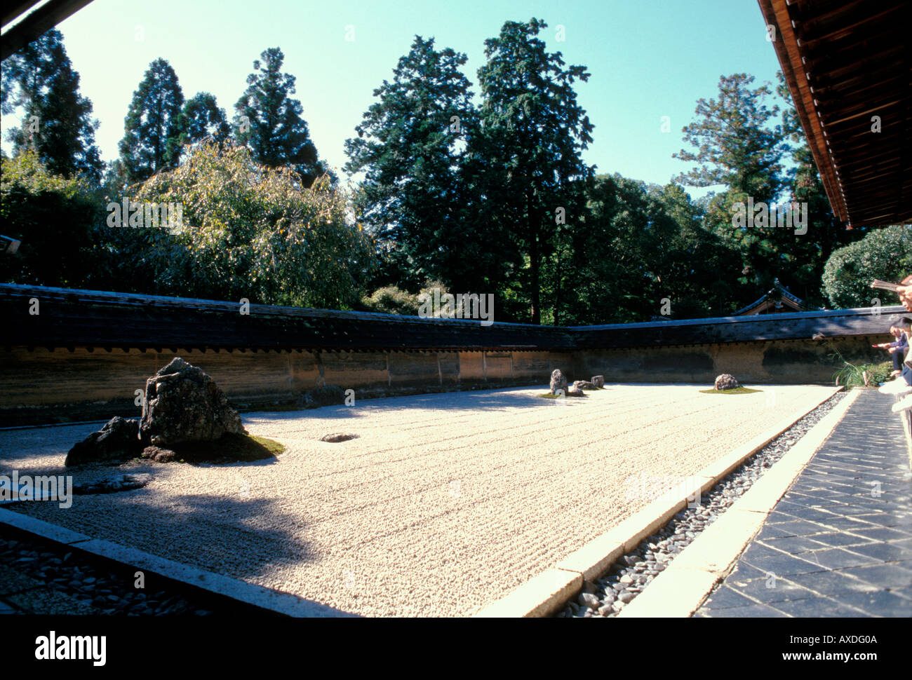 Zen rock garden at Ryoanji temple Kyoto Japan Stock Photo - Alamy