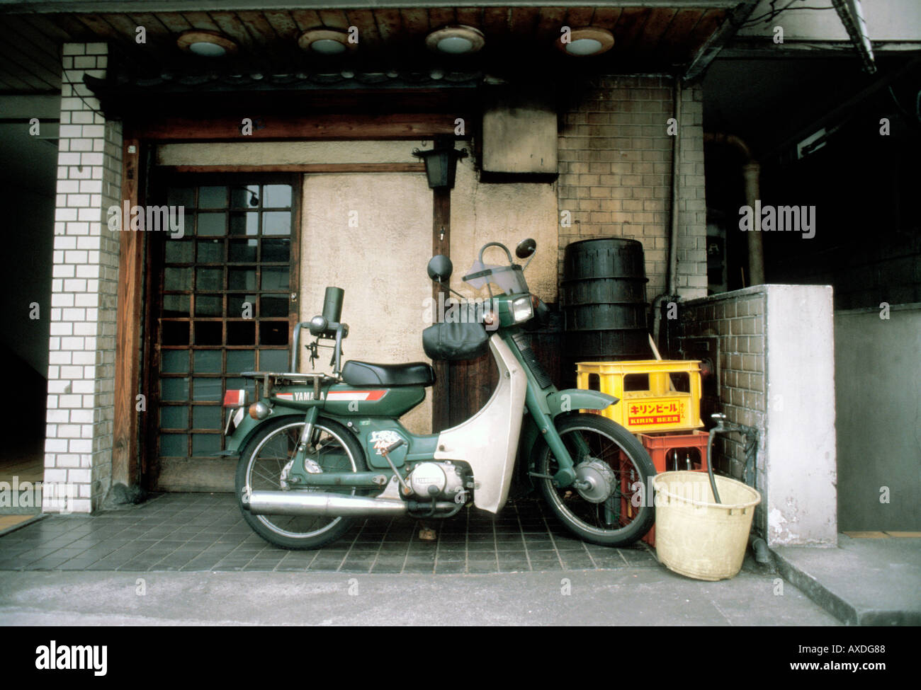 Tokyo delivery bike hi-res stock photography and images - Alamy