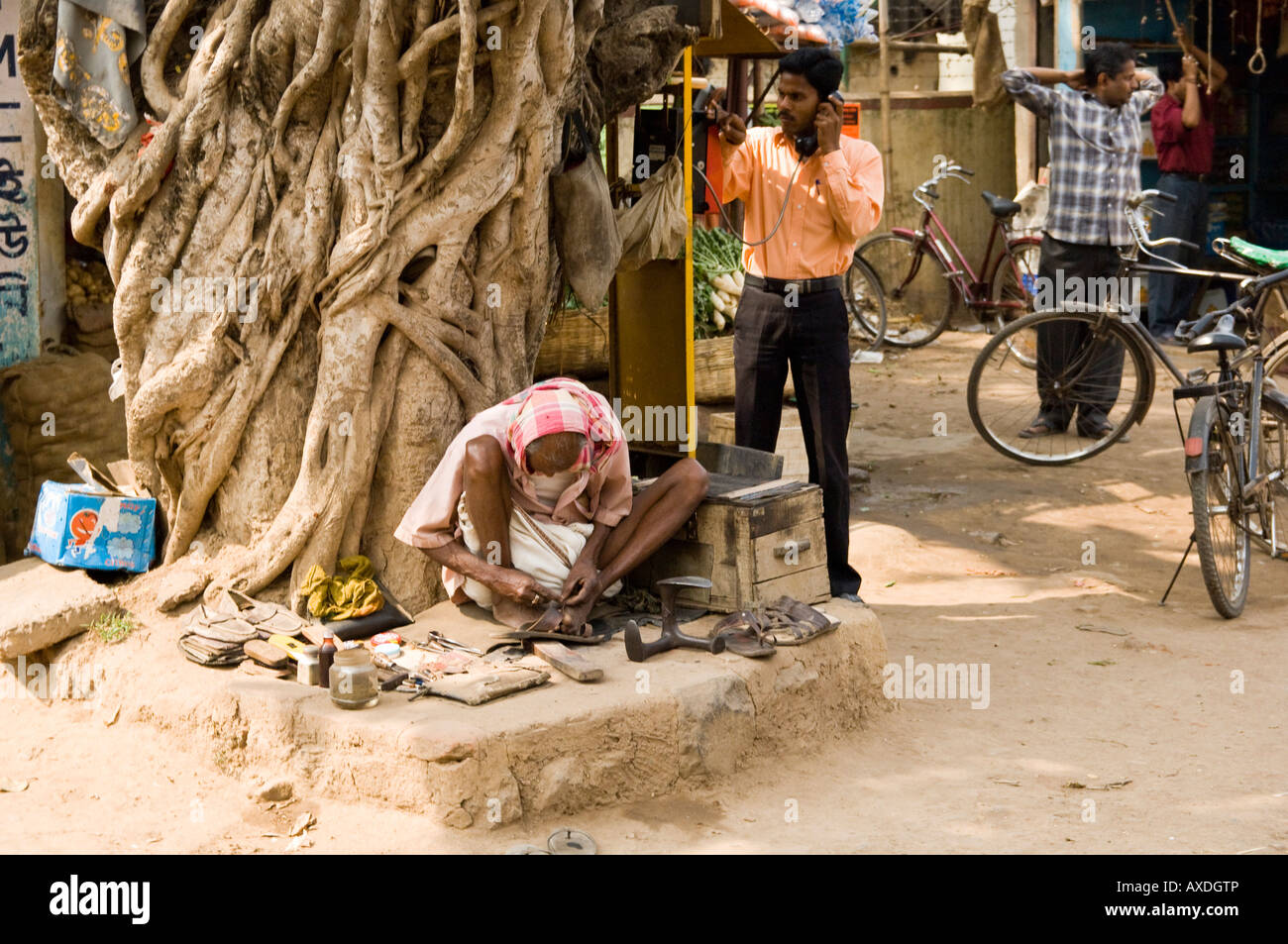 Cobbler working under tree in Shantinikitan, India Stock Photo - Alamy