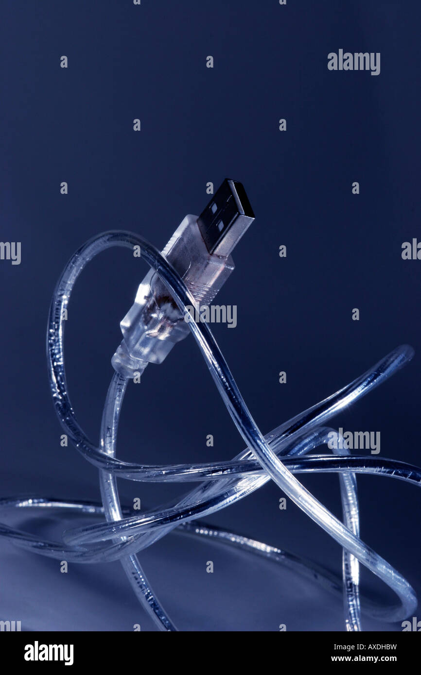 Plug in usb cable computer hi-res stock photography and images - Alamy