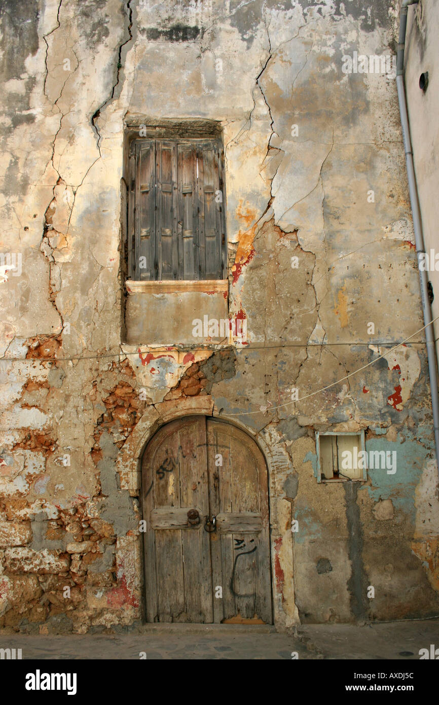 Deteriorating homes hi-res stock photography and images - Alamy