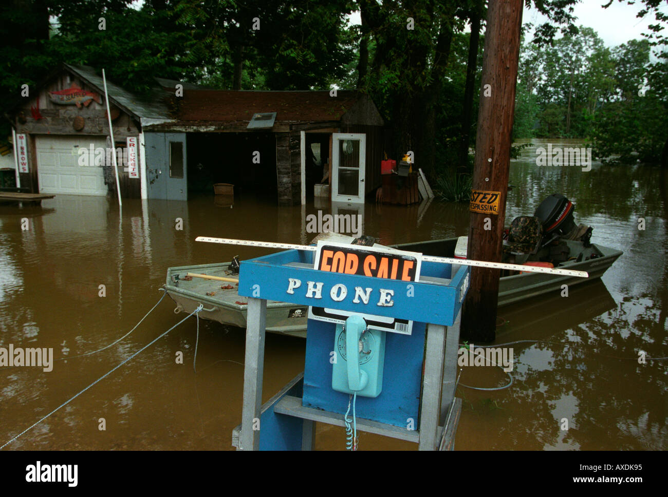 Destroyed telephone booth hi-res stock photography and images - Alamy