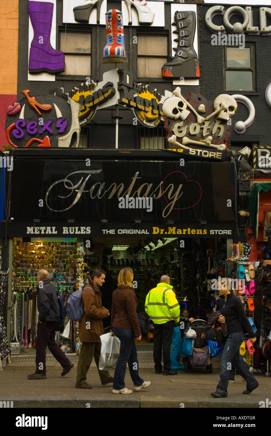 Busy shop front uk hi-res stock photography and images - Alamy