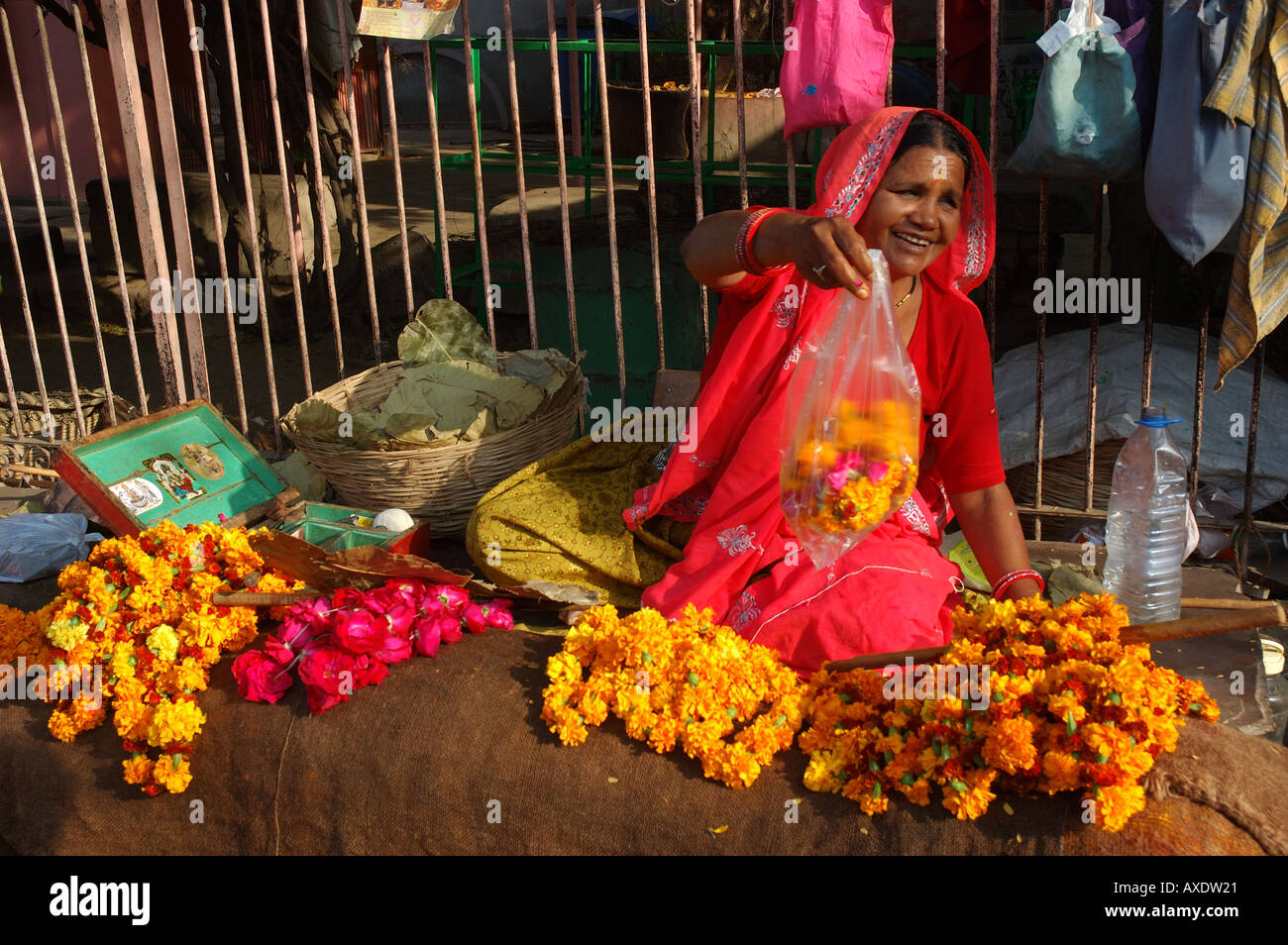 Diwali flower market woman flower hi-res stock photography and images - Alamy