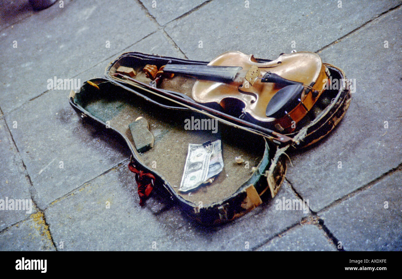 Chinese fiddle hi-res stock photography and images - Alamy
