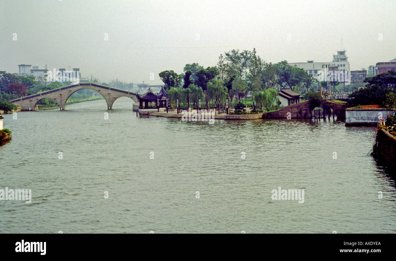Maple bridge hanshan temple hi-res stock photography and images - Alamy