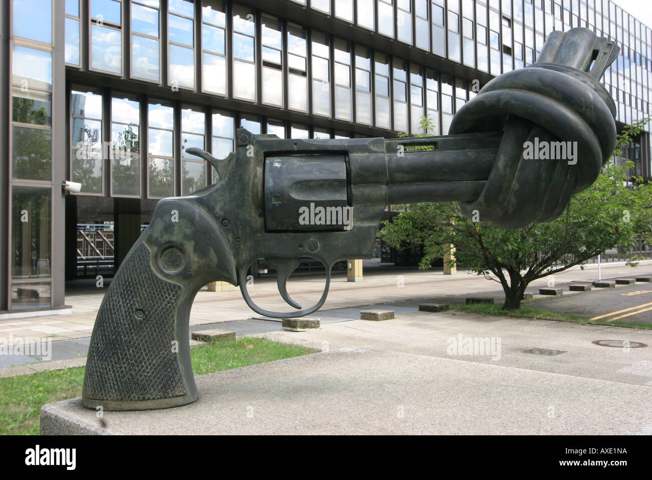Sculpture against weapon violence hi-res stock photography and images ...