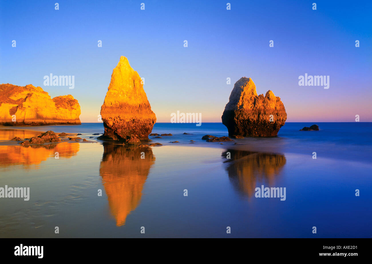 Portugal algarve red rocks hi-res stock photography and images - Alamy