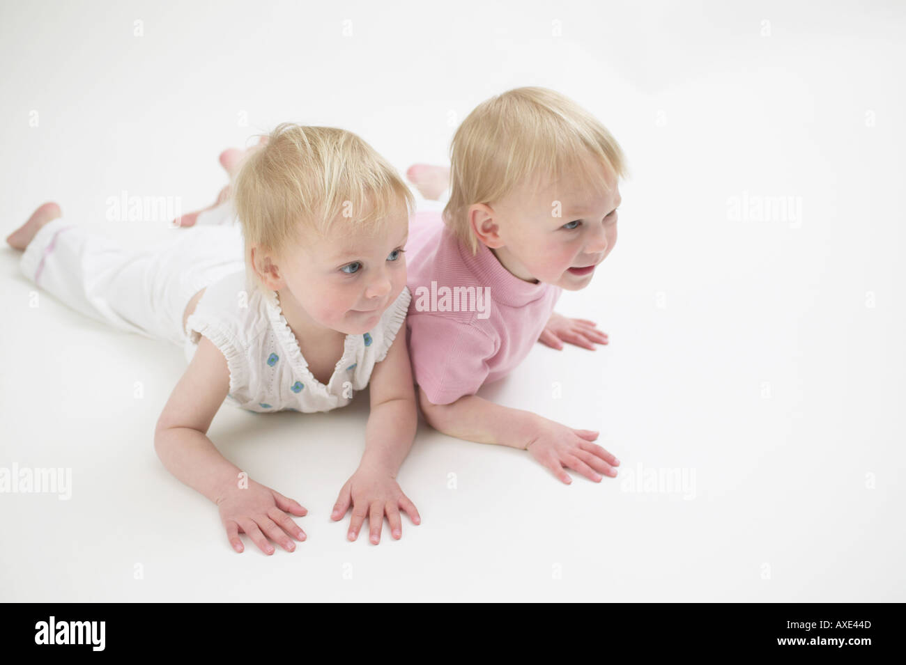 Twin baby girls smiling hi-res stock photography and images - Alamy