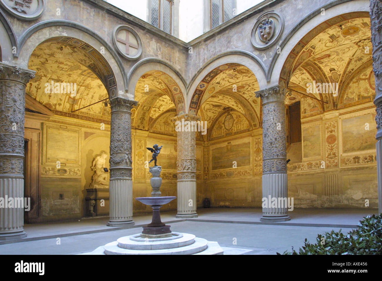 Palazzo vecchio courtyard hi-res stock photography and images - Alamy