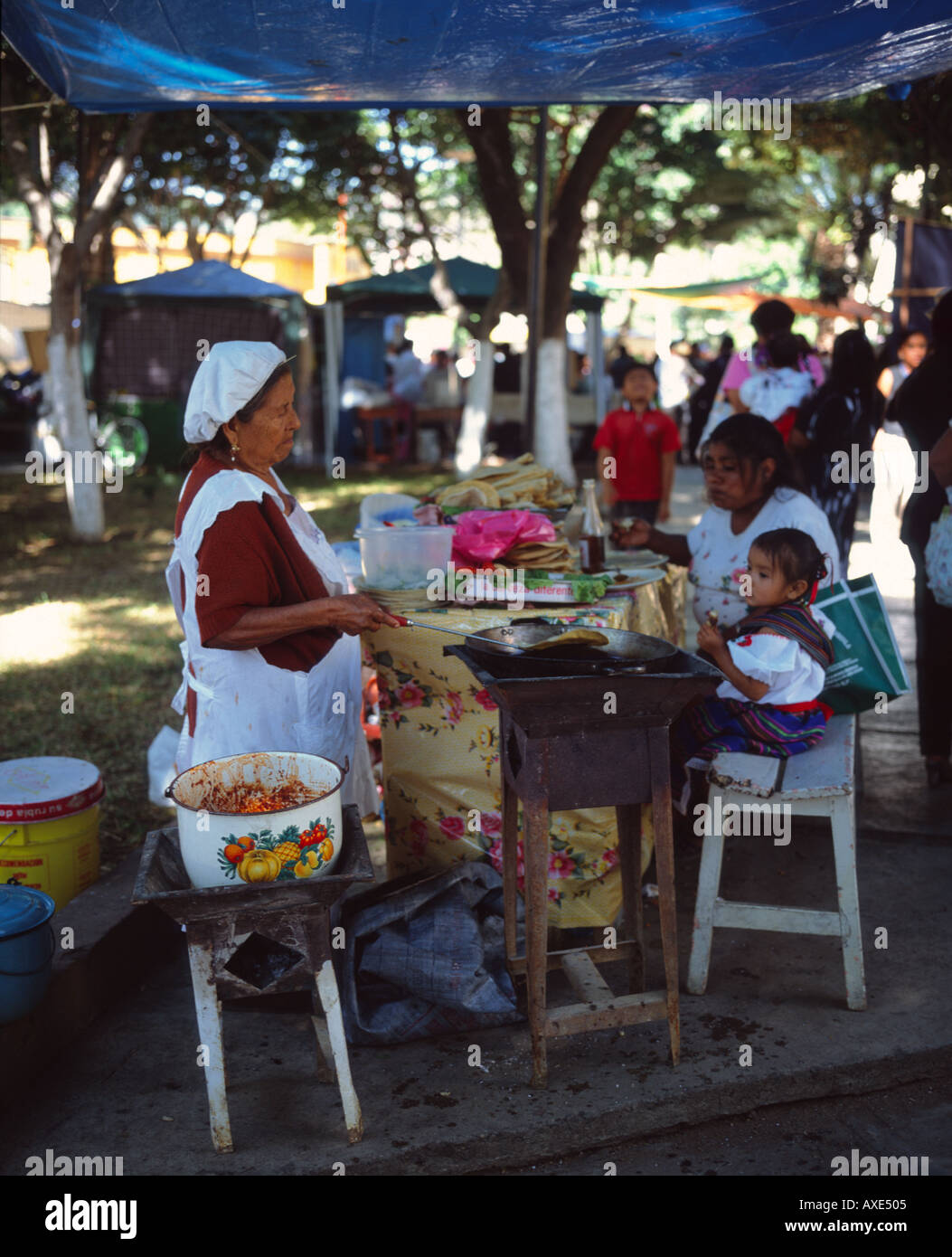 Mexican family eating fiesta High Resolution Stock Photography and ...