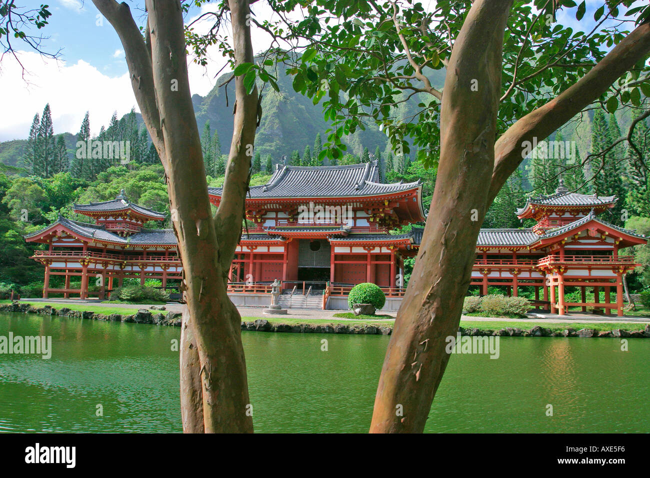 Byodo in temple buddha japan hi-res stock photography and images - Alamy