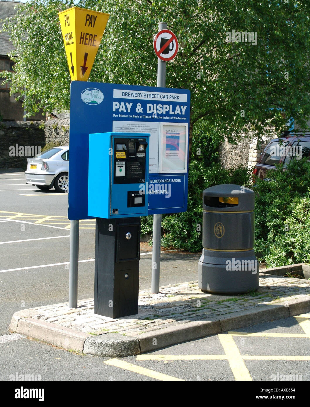 Car parking ticket dispenser hi-res stock photography and images - Alamy