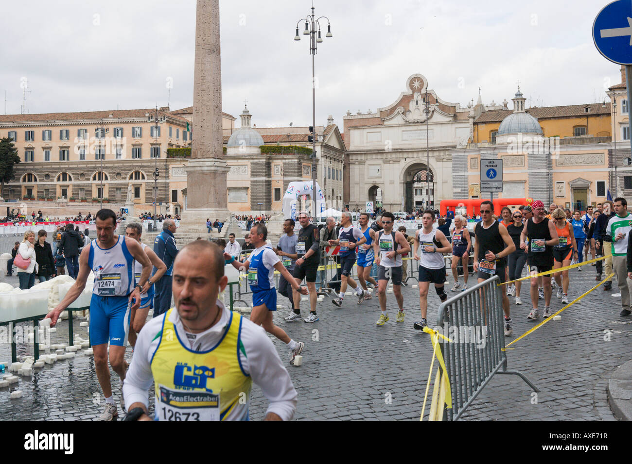 Runners in the 2008 Rome Marathon in the Piazza del Popolo, Historic ...