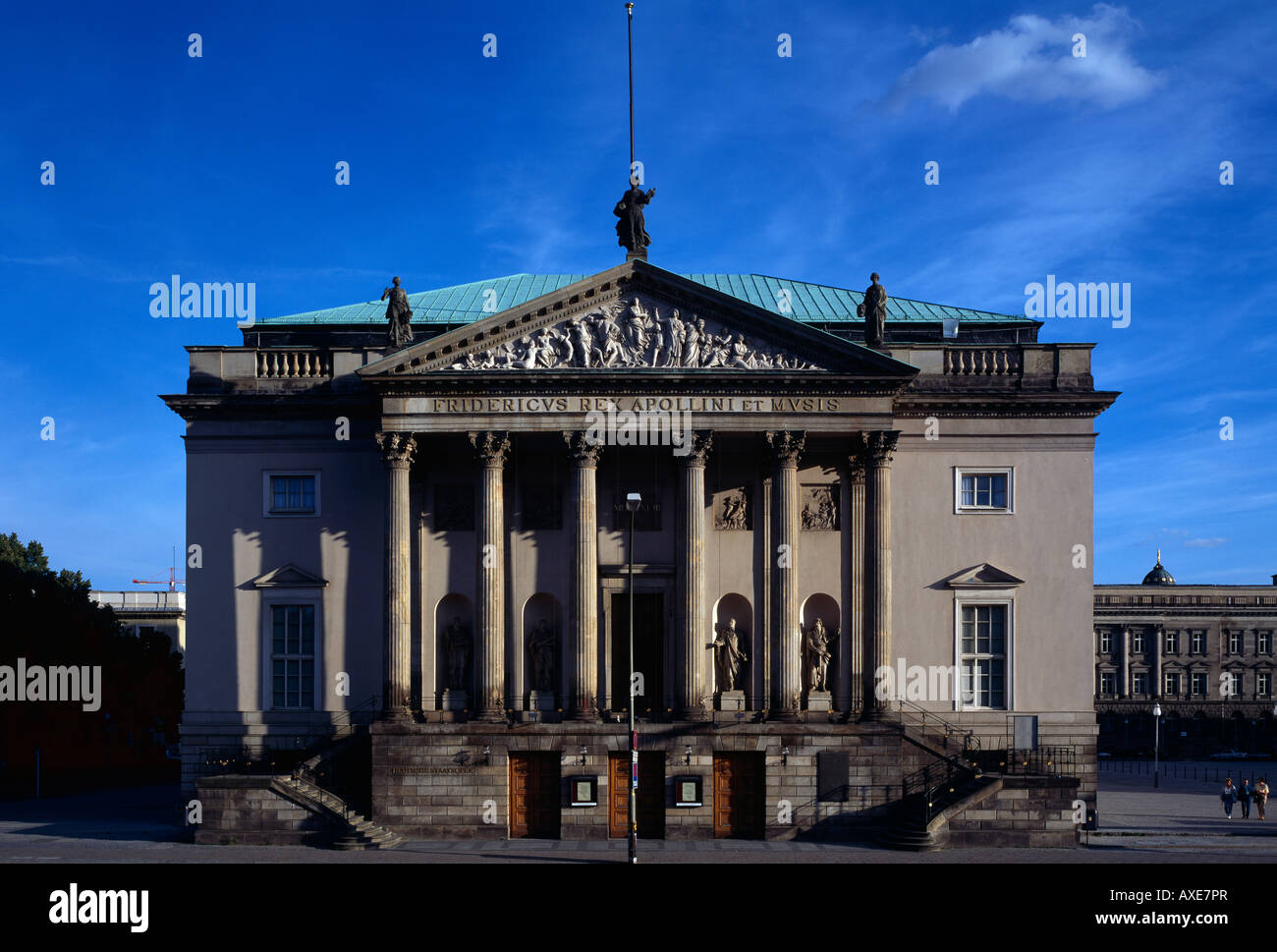 Staatsoper unter den linden berlin hi-res stock photography and images ...