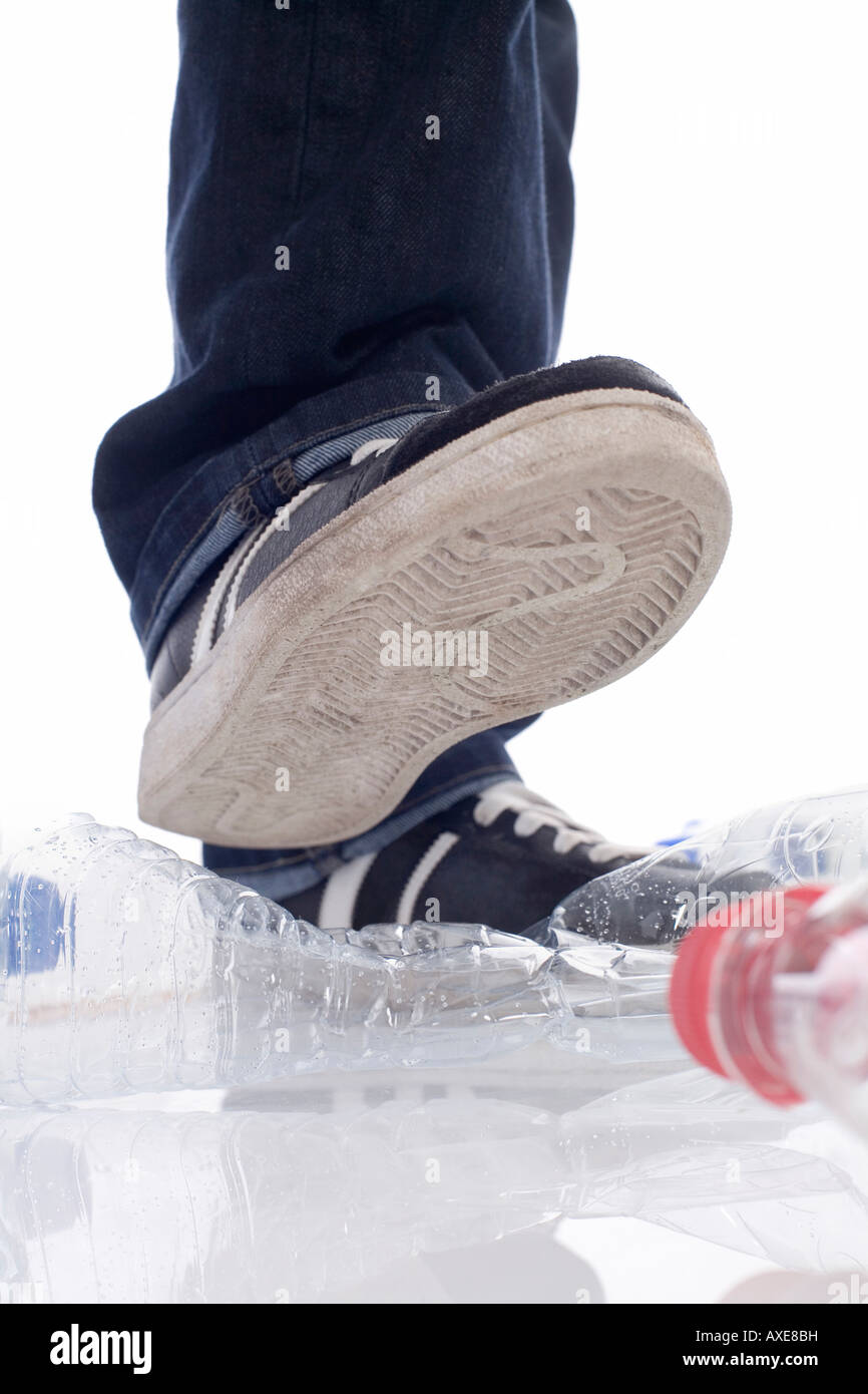 Kick trash hi-res stock photography and images - Alamy