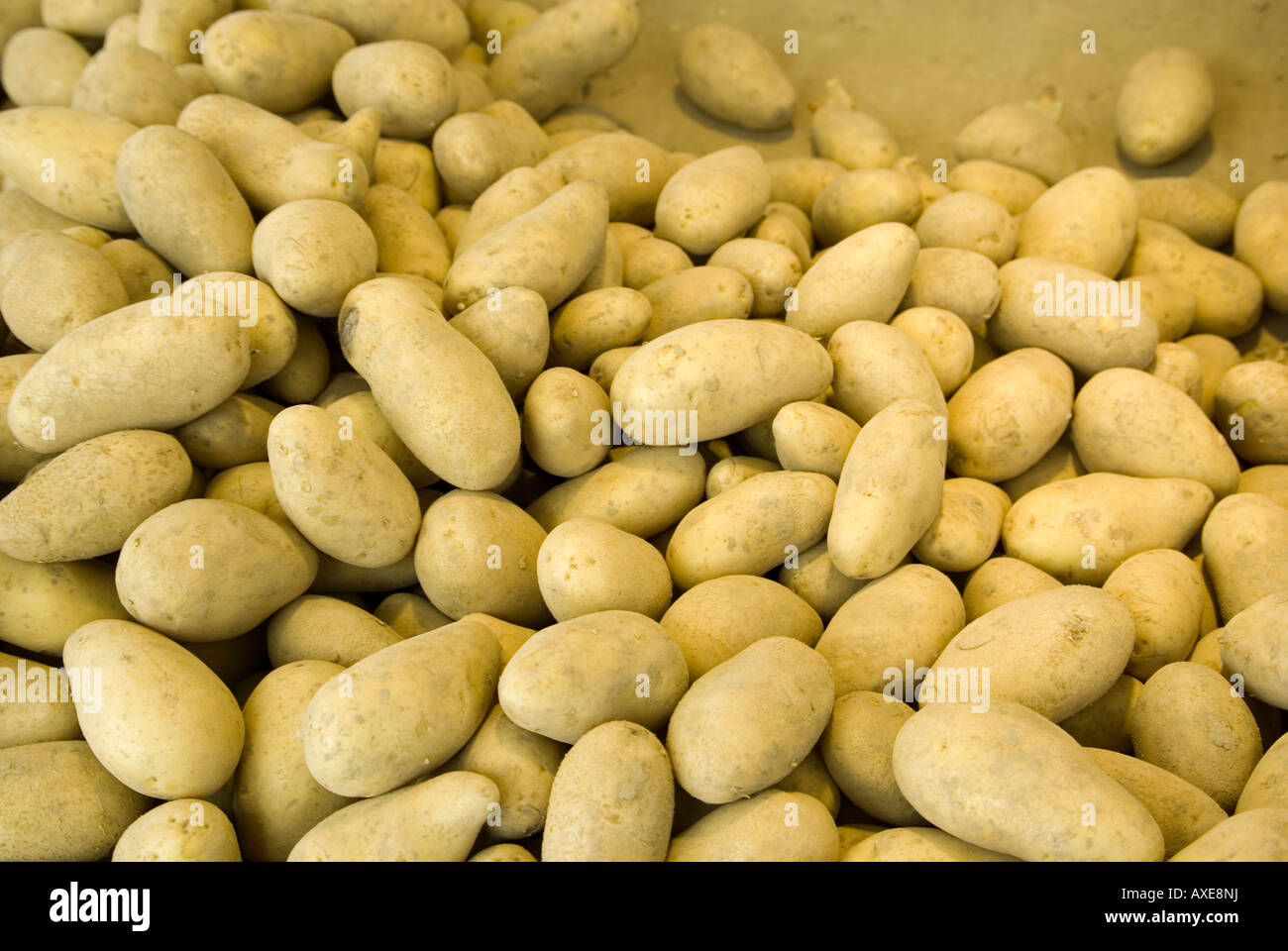 Pile of potatoes Stock Photo - Alamy