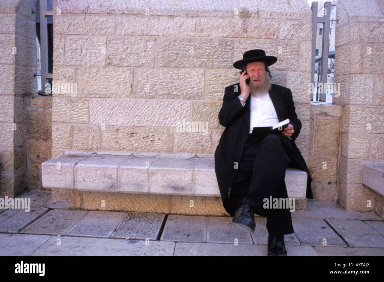 Israel, Jerusalem, Man with cellphone, Western Wall Stock Photo - Alamy