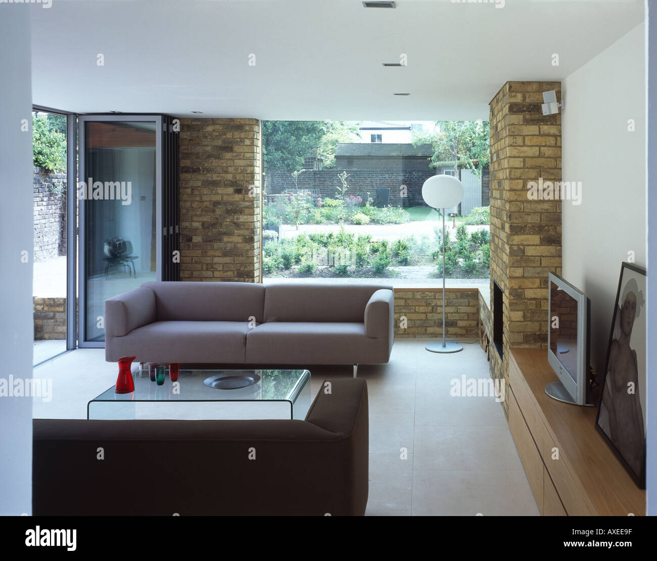 House Extension, Chiswick. Living Room. Architect: David Mikhail ...