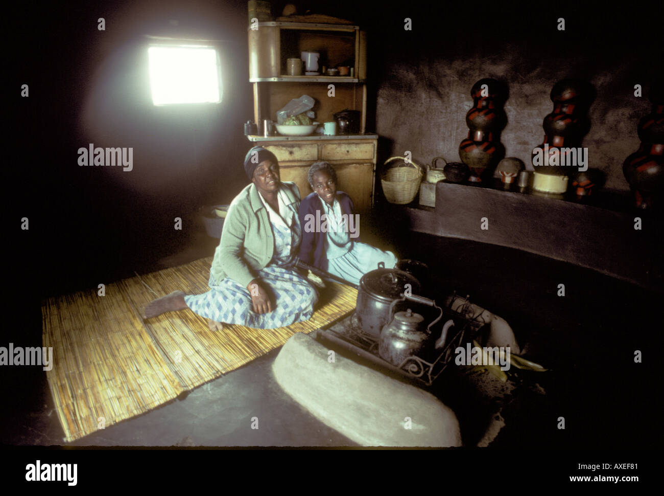 Zimbabwe traditional house hi-res stock photography and images - Alamy