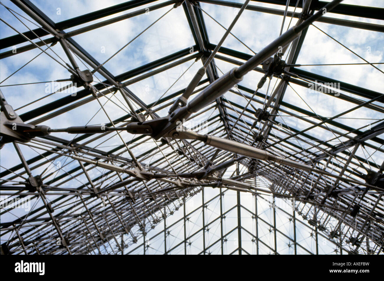 Pyramid at the Louvre, Paris, France. Architect: IM Pei Stock Photo - Alamy