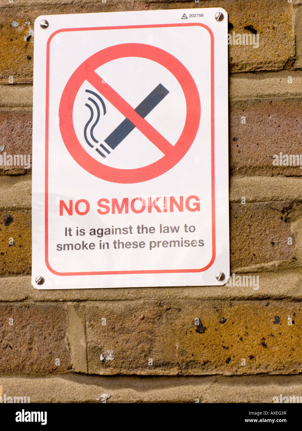 No smoking sign on a brick wall Stock Photo - Alamy