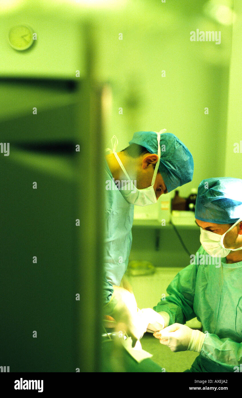 Medical aprons hi-res stock photography and images - Alamy