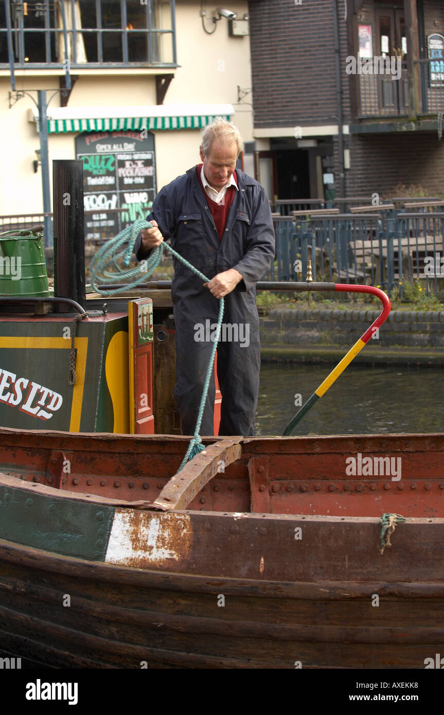 Man on a barge in britain hi-res stock photography and images - Alamy