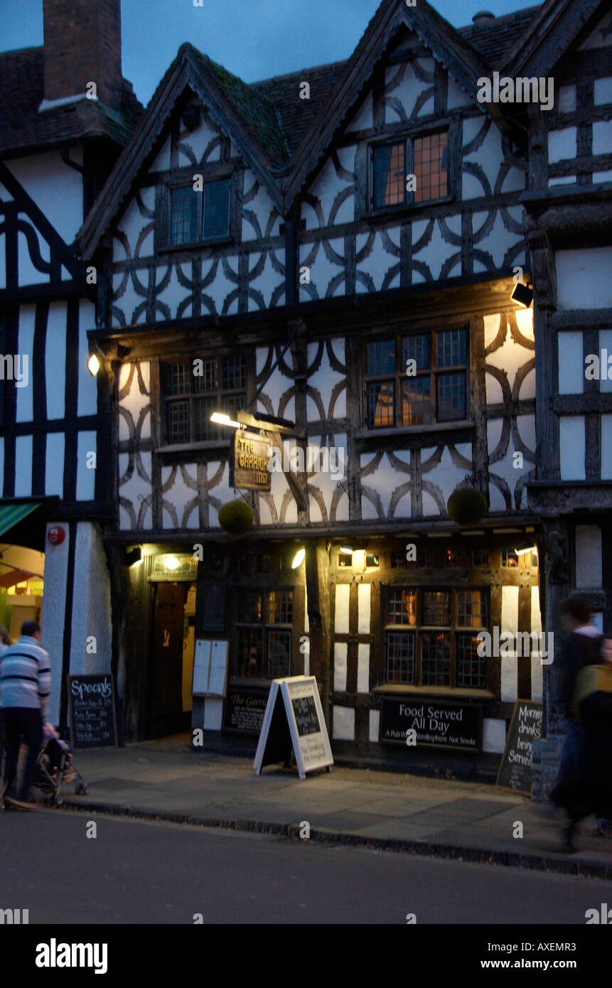 Tudor inn hi-res stock photography and images - Alamy